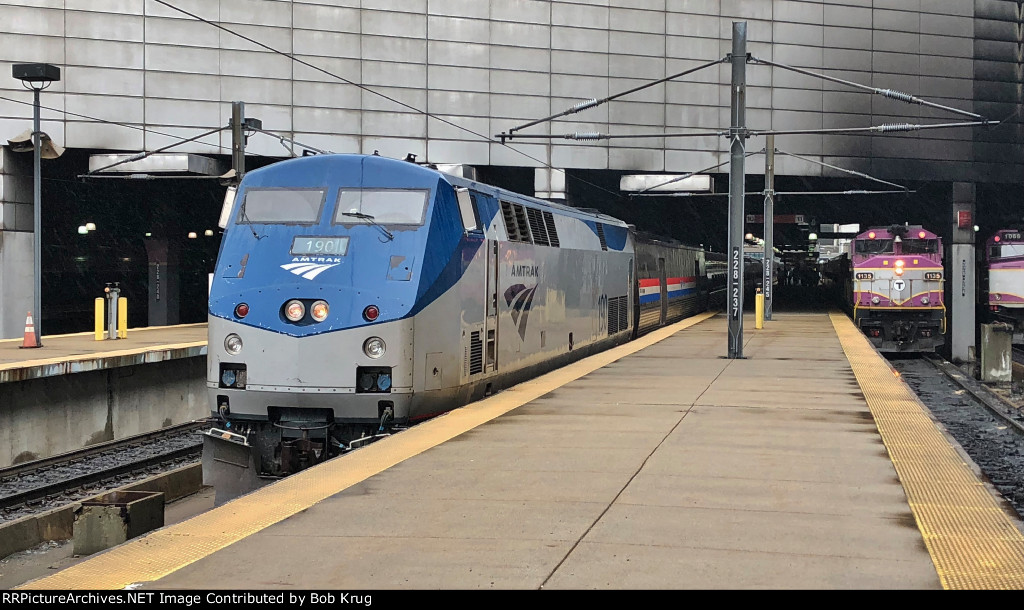 AMTK 190 heads the Lake Shore Limited, about to depart from Boston South Station